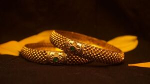 "Gold Prices Drop in Chennai Today: 22K Falls by ₹130